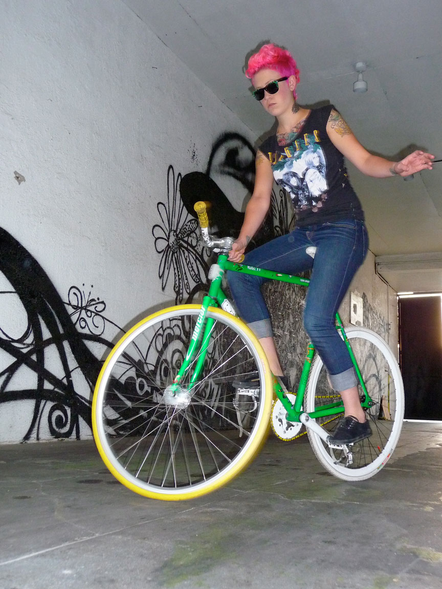 FARFAST: Fixie Girls