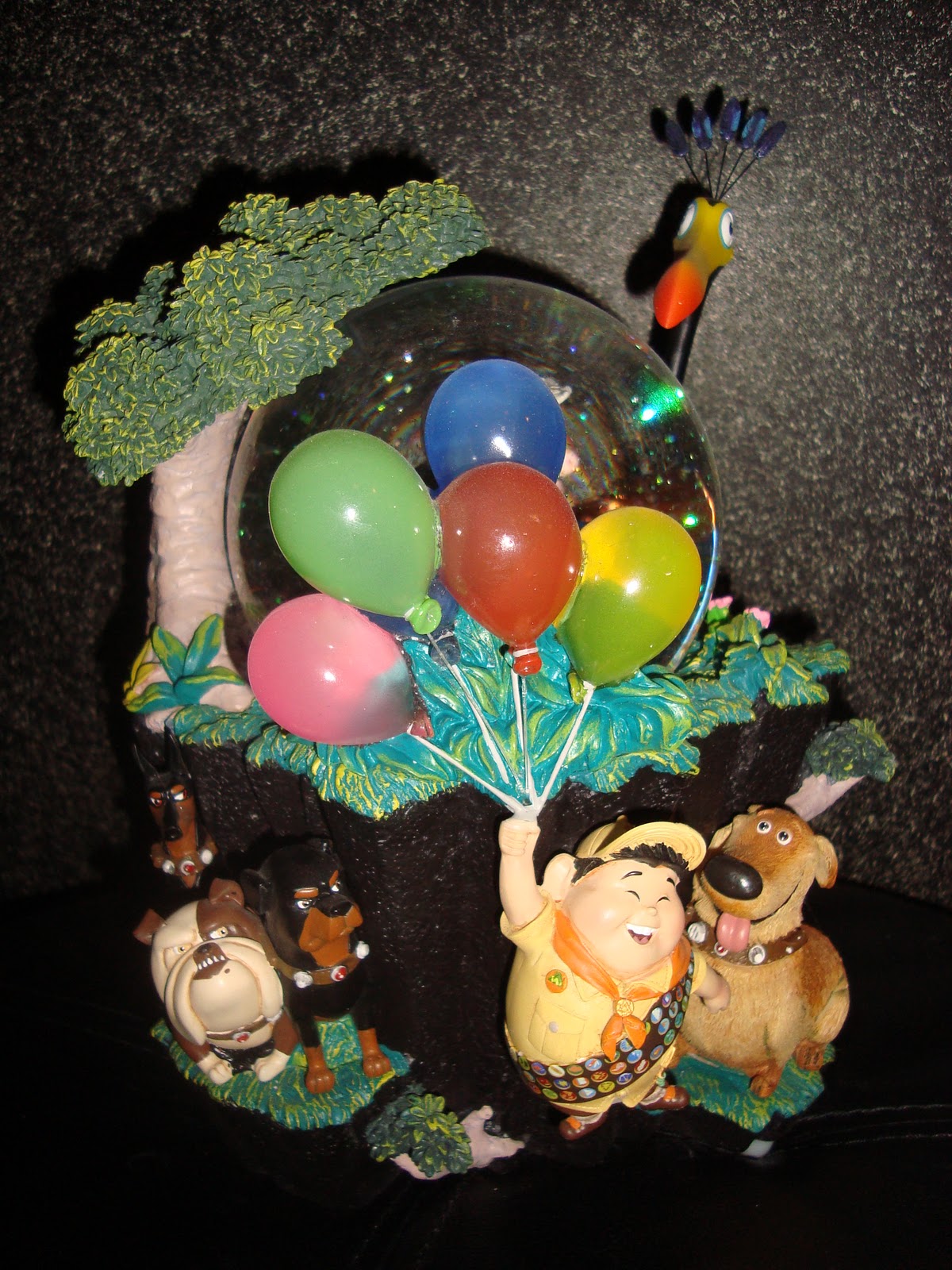 Disney Pixar Fanatics: Disney Store Exclusive UP! Snowglobe