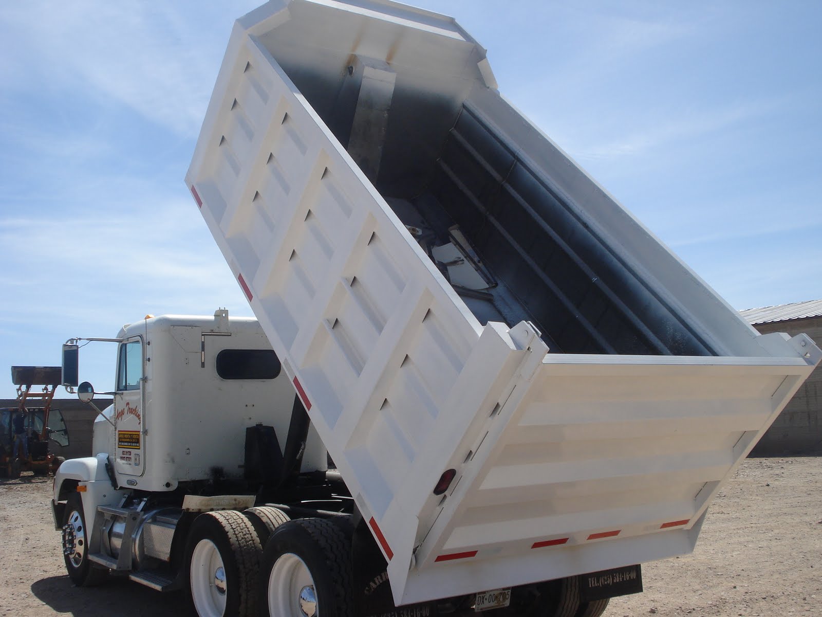 ARGE RENTA Y VENTA DE MAQUINARIA S,A, DE C,V,: VOLTEO FREIGHT LINER 14 ...