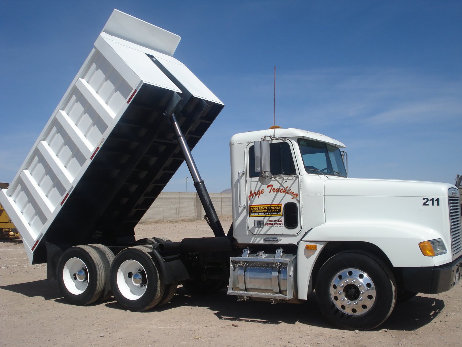 ARGE RENTA Y VENTA DE MAQUINARIA S,A, DE C,V,: VOLTEO FREIGHT LINER 14 ...