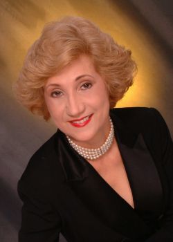 Mundos: Rose Marie Tapia (biografía)