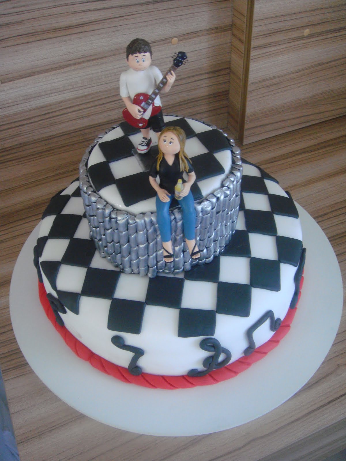 Fabíola Martins - Cake Designer: Rock and Roll - Bolo Personalizado