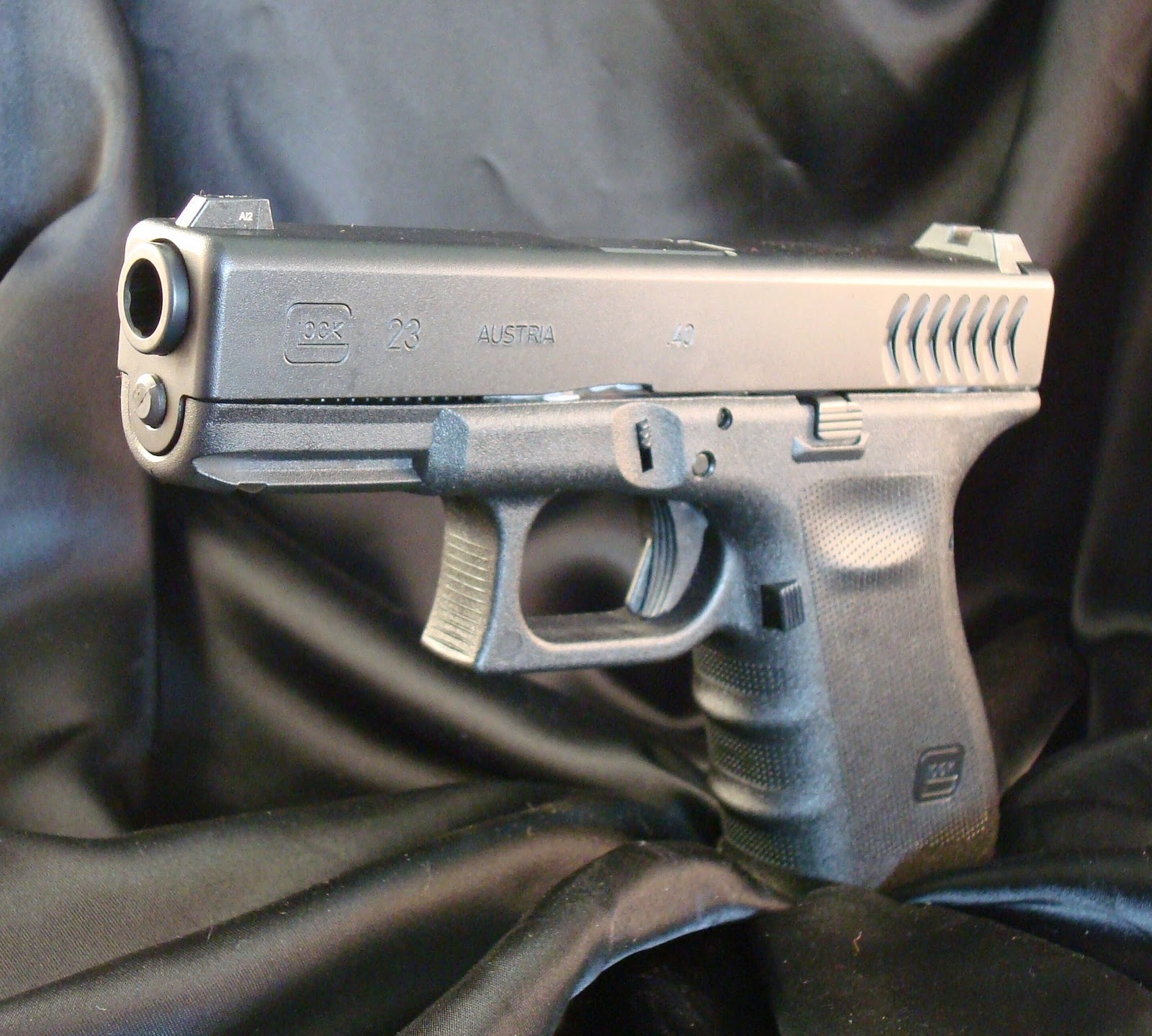 Glock: Glock 23 .40 SandW RTF. Glock 27