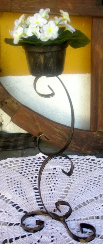 Liva Arts - Artes e Decorações: Floreira/ Porta Flores