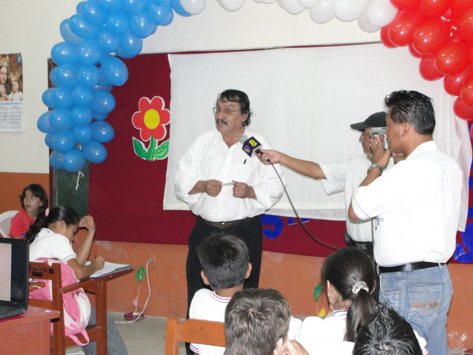 COLEGIO "GABRIEL RENE MORENO" - MONTERO: NOS VISITÓ EL POETA, ESCRITOR ...