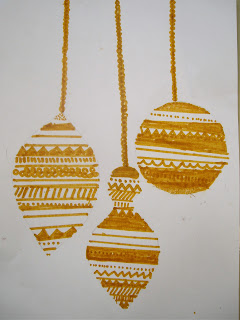 Use Your Coloured Pencils: Christmas Bauble Drawings