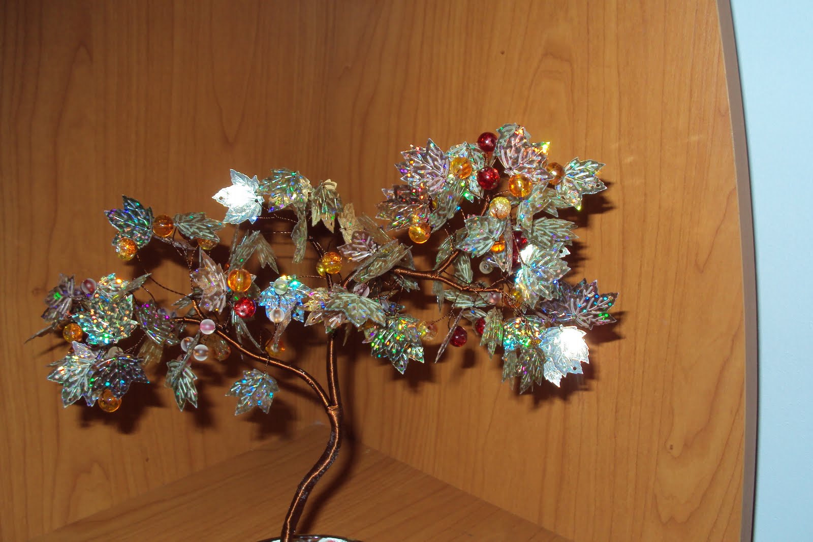 Handmade by Mily: Copac cu paiete din frunza de artar si margele colorate