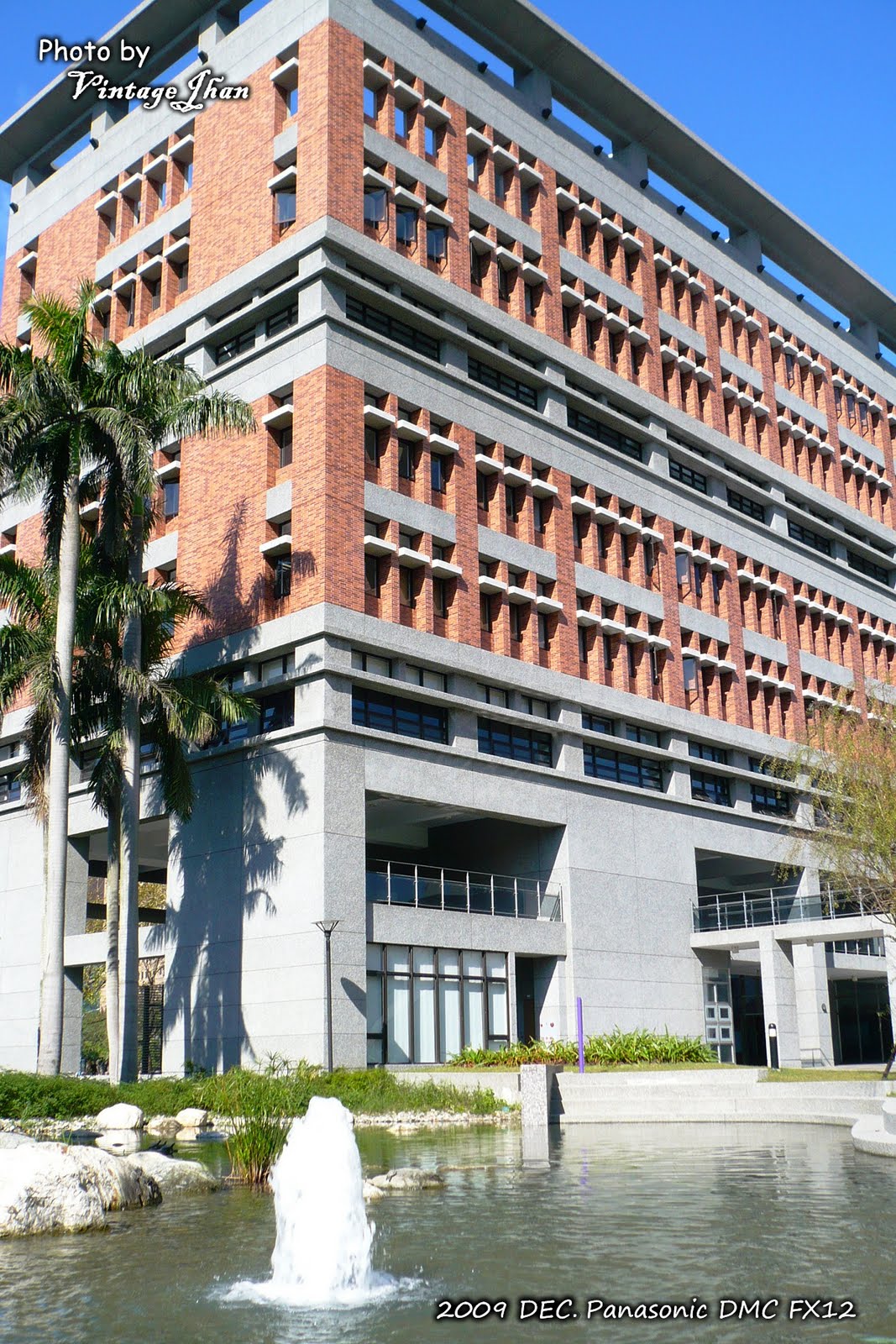Travel Photos Map 旅行攝影地圖: College of Law,NTU/台大法學院 萬才館 霖澤館