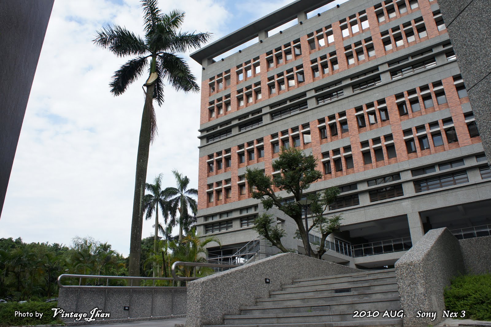 Travel Photos Map 旅行攝影地圖: College of Law,NTU/台大法學院 萬才館 霖澤館