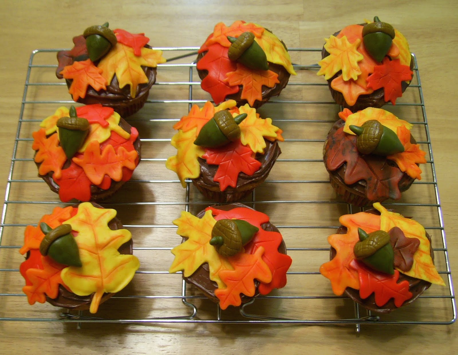 Bellissimo! Specialty Cakes: Fall Cupcakes - 10/09