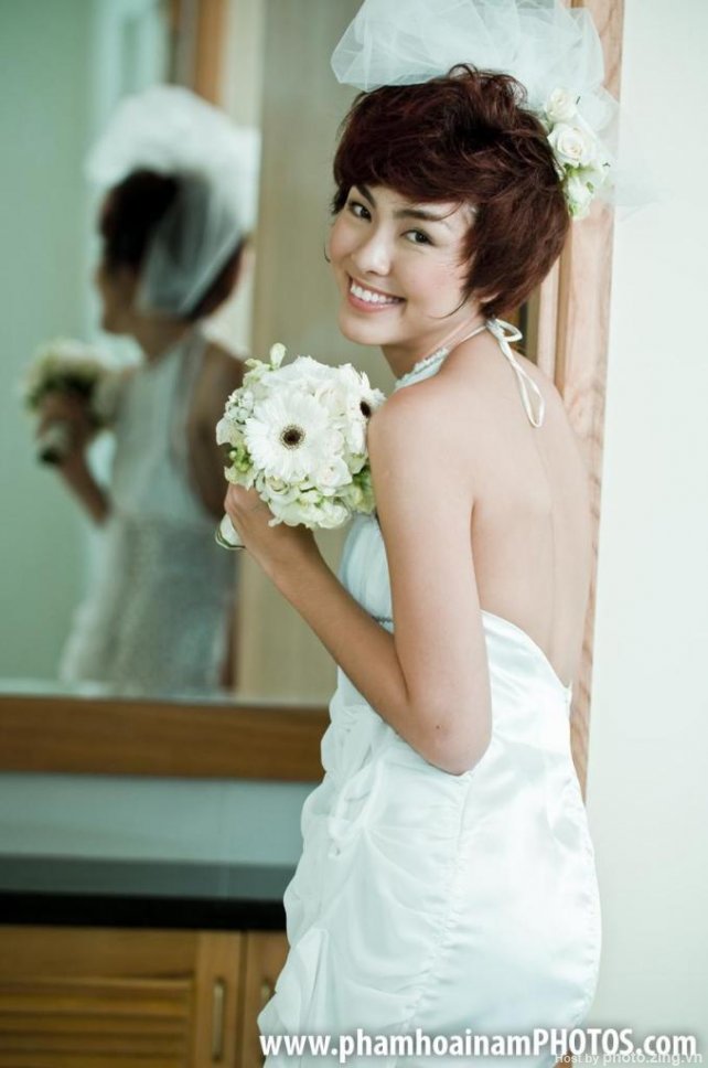 Vietnamese Models Tang Thanh Ha In Wedding Dress