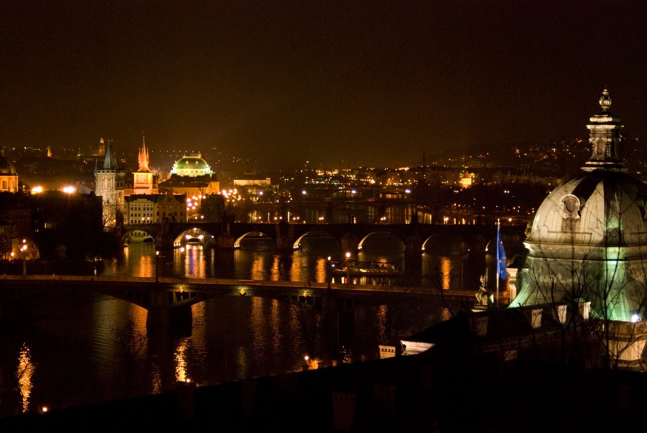 Rue Yves Saint Laurent: Praha V Noci (Prague At Night)