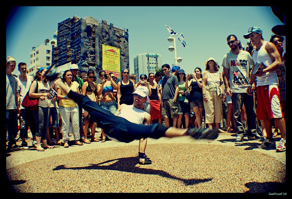 Breakdancer | iLiveInTelAviv