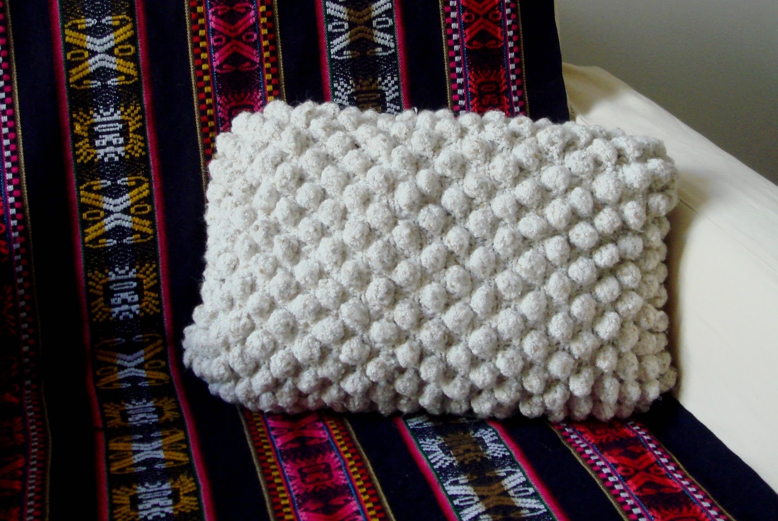 GATARIA: Bobble cushion