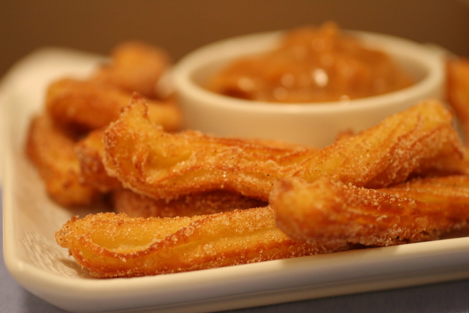 Com uma pitada de açúcar...: Mini Churros com Doce de Leite