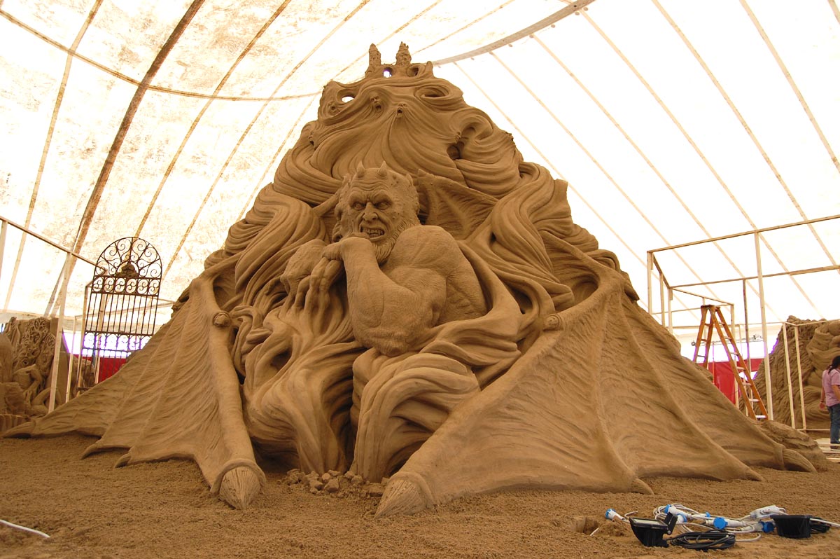 Lady of 'The Arts': Pumpkin Art And Scary Sand Art By Ray Villafane