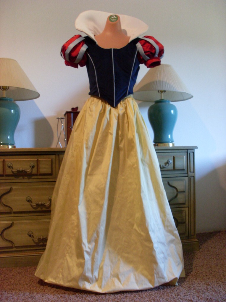 Eleen Fashions: Watch out Disney there is a new Snow White coming to town!