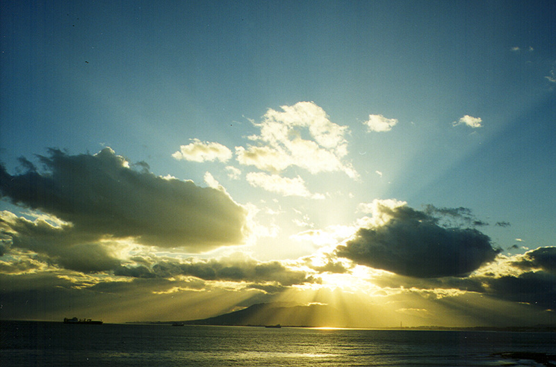 undíainsólito: "Un día soleado se aprecia mejor cuando no es verano"