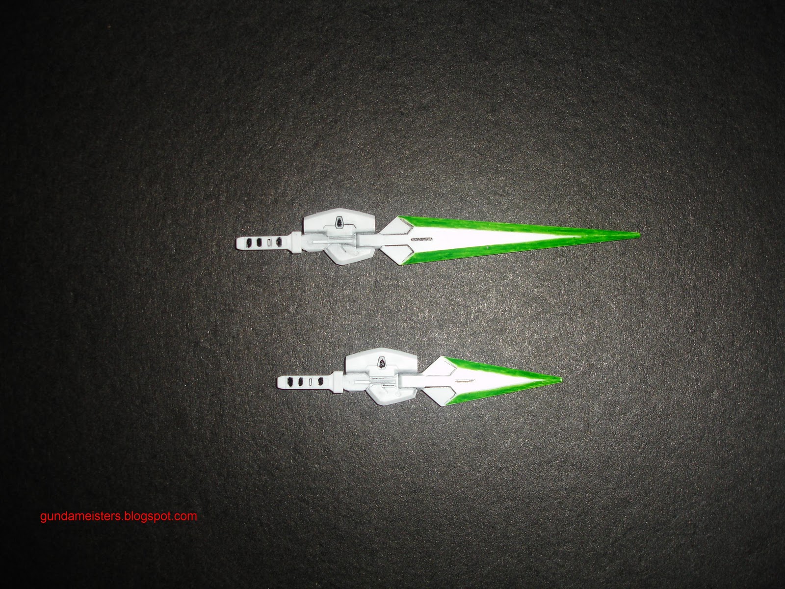 Gundam Meisters: FG 1/144 Gundam Exia