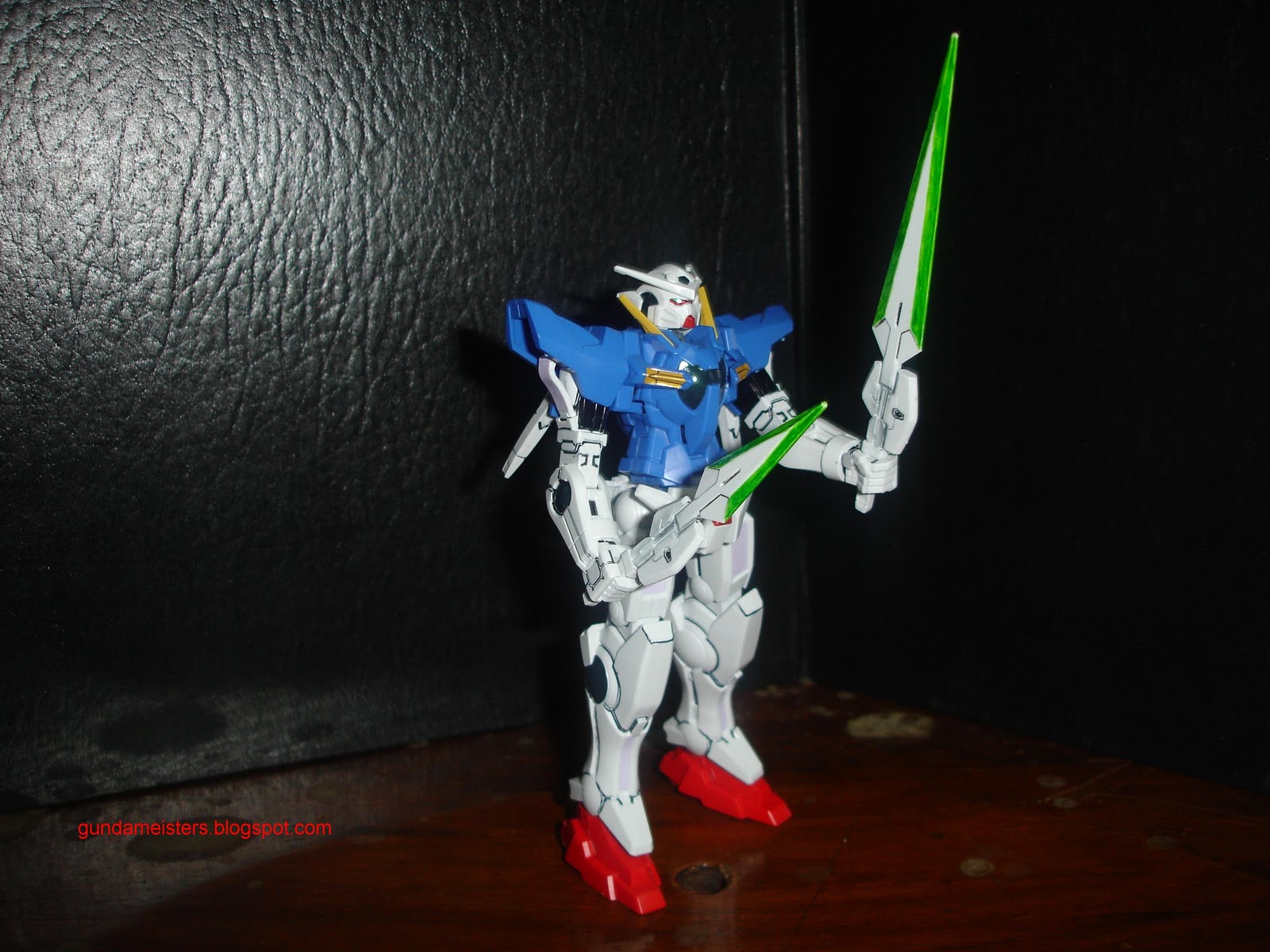 Gundam Meisters: FG 1/144 Gundam Exia