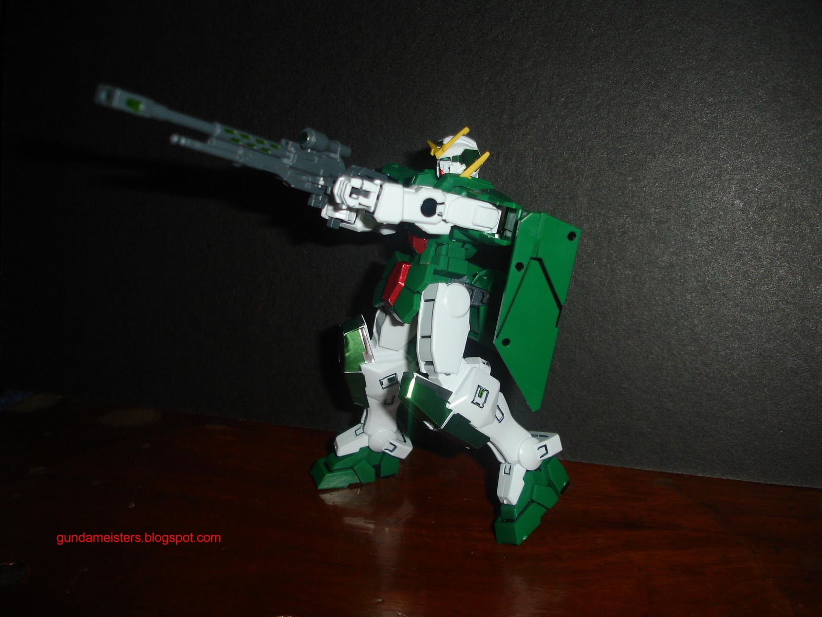 Gundam Meisters: FG 1/144 Gundam Dynames