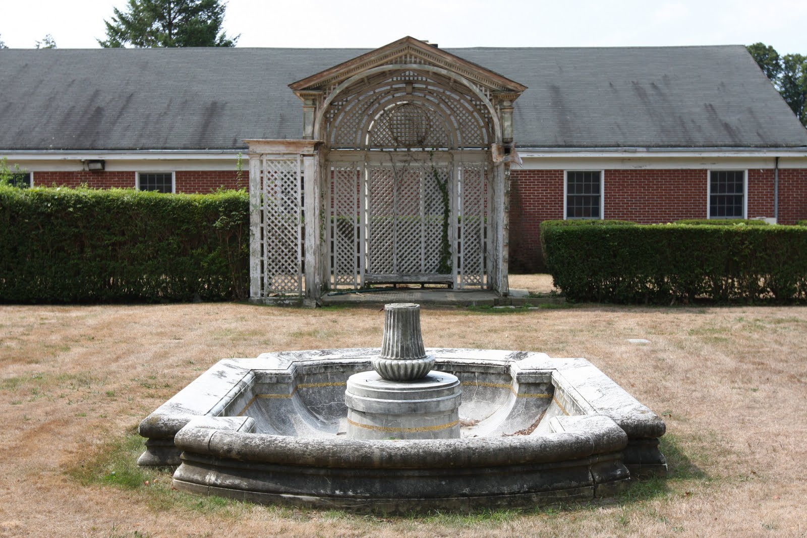 Old Long Island: 'Indian Neck Hall' Derelict Garden Feature