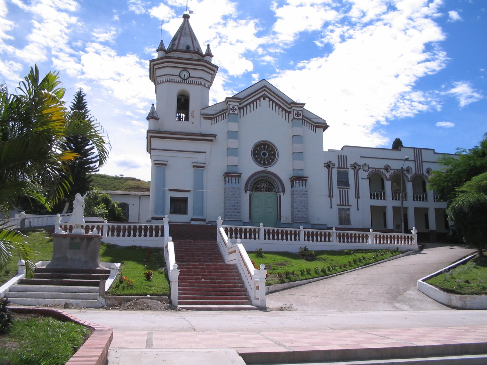 cosas de mi pueblo: TEMPLO PARROQUIAL DE TARQUI