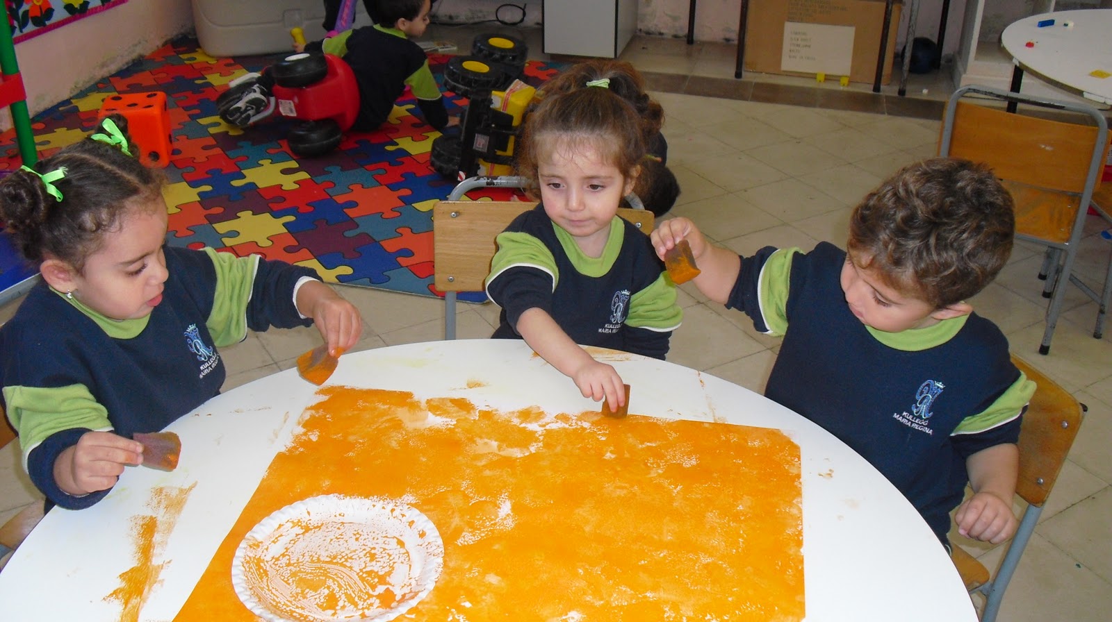 Ms. Charlene's class: Sponge printing to make a star