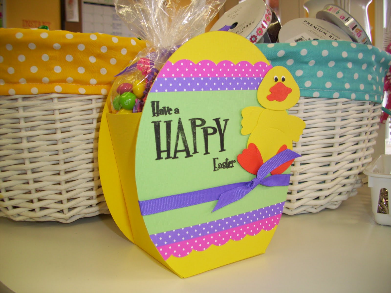 Scrapaholics: Easter Egg Treat Box