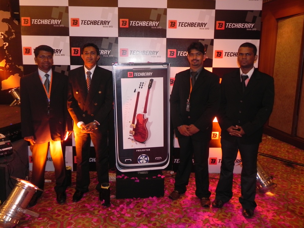 Techberry Mobiles: The India's first projector mobile got launched on ...