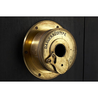 World’s oldest Camera goes up for sale! “1839 Daguerreotype” – We love ...