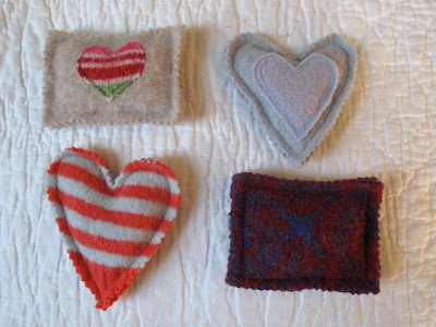 Resweater: Tutorial Tuesday - Super easy sachets!
