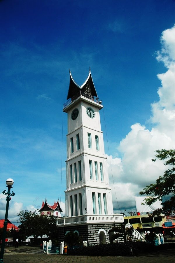 Oala Magz: Misteri Angka 4 Pada Jam Gadang