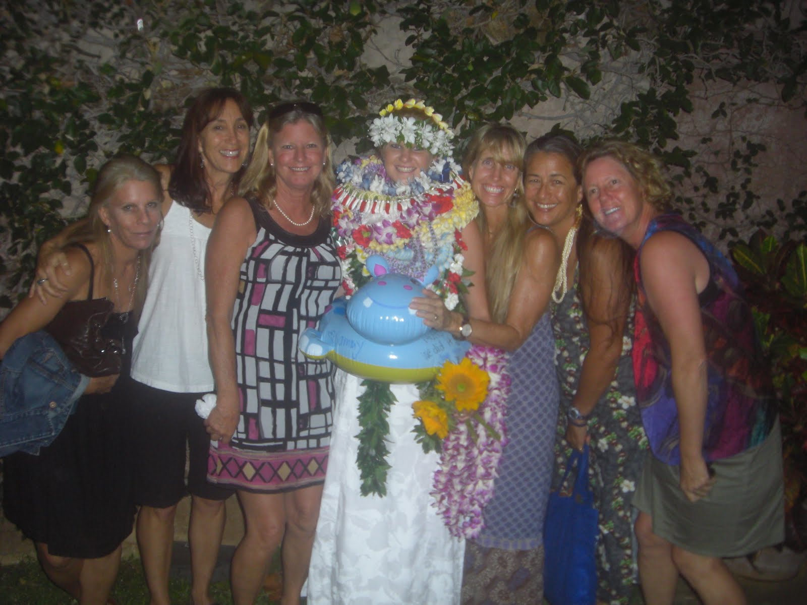 Pseudo's Spot: Traveling Thursday: Graduation, Hawaiian Style