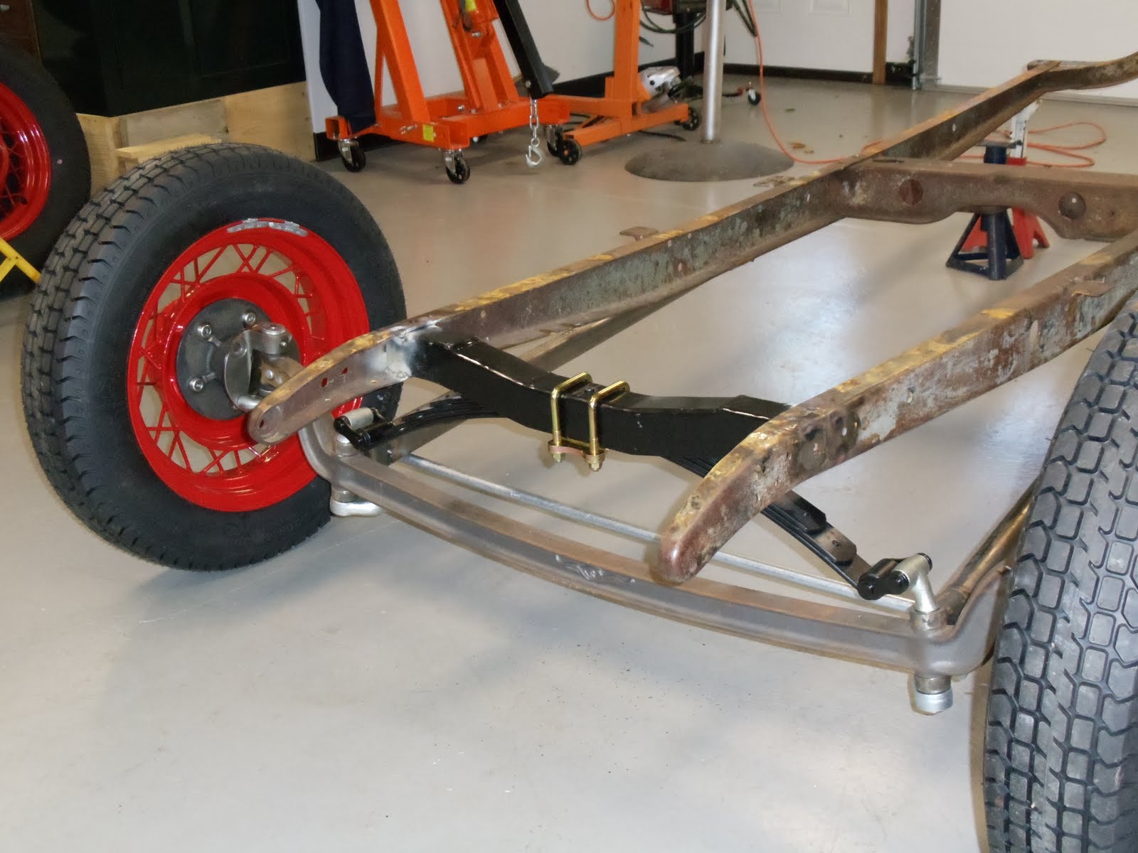 32 Ford Traditional Hot Rod: front crossmember install