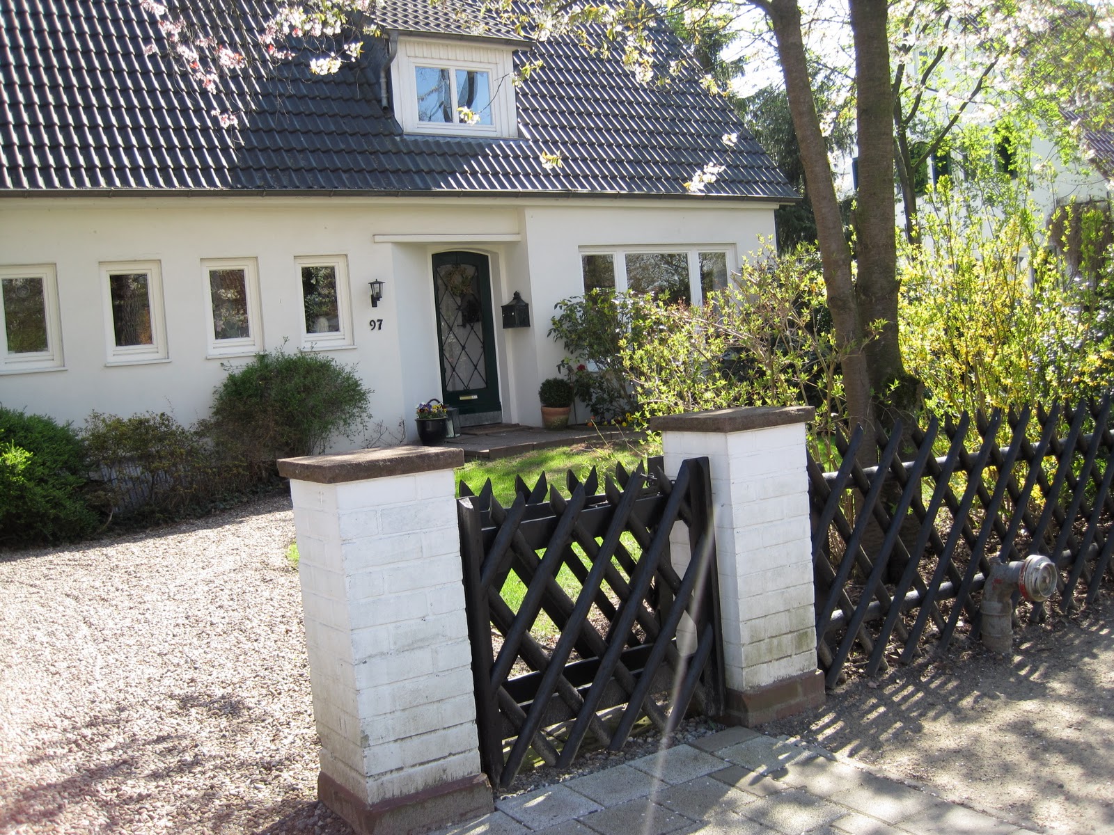 cottage/cabin: German fence