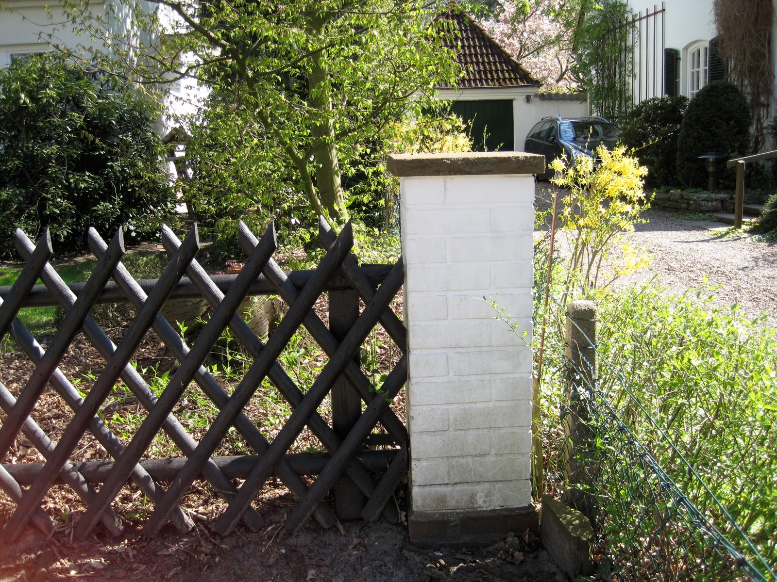 cottage/cabin: German fence