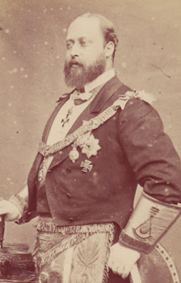 Eduardo VII, rey de Inglaterra, con la vestimenta de Gran Maestre masón ...