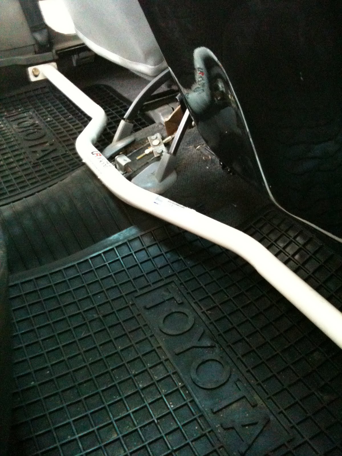 SkYwAlKeR: ultra racing room bar...