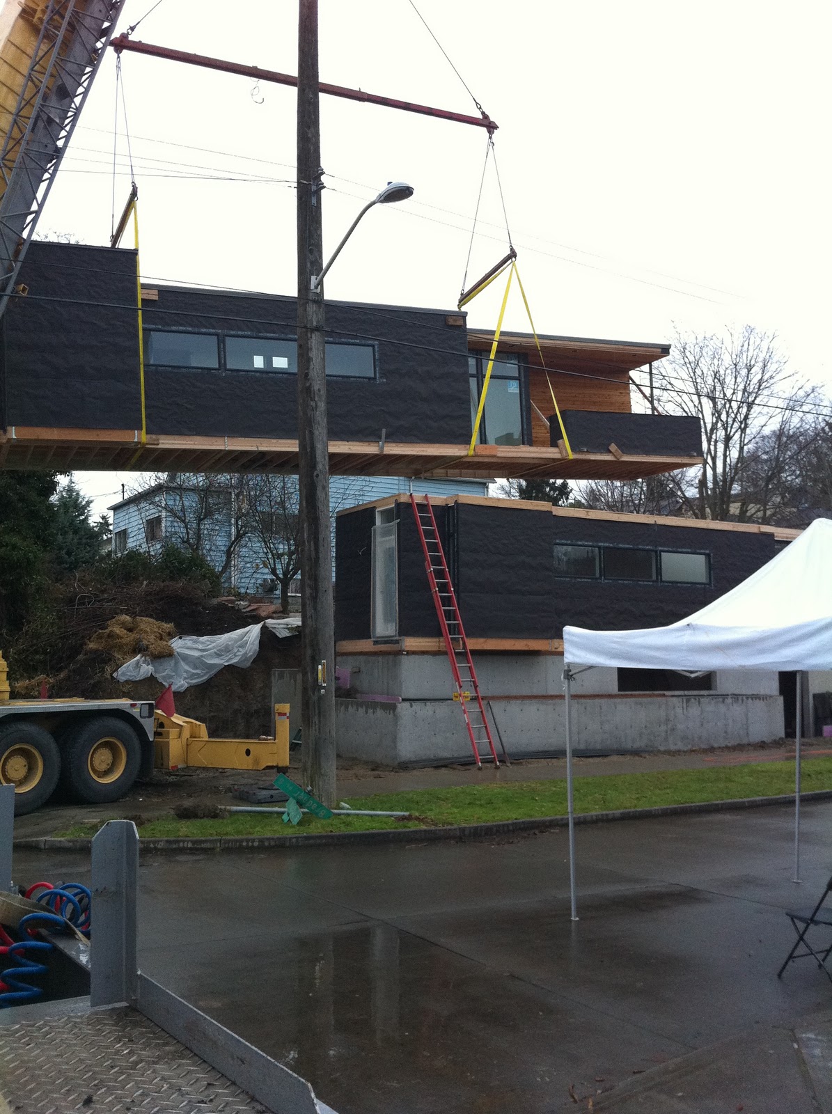 Pb elemental architecture: Prefab: 9'10" Wide House (Lid Park)