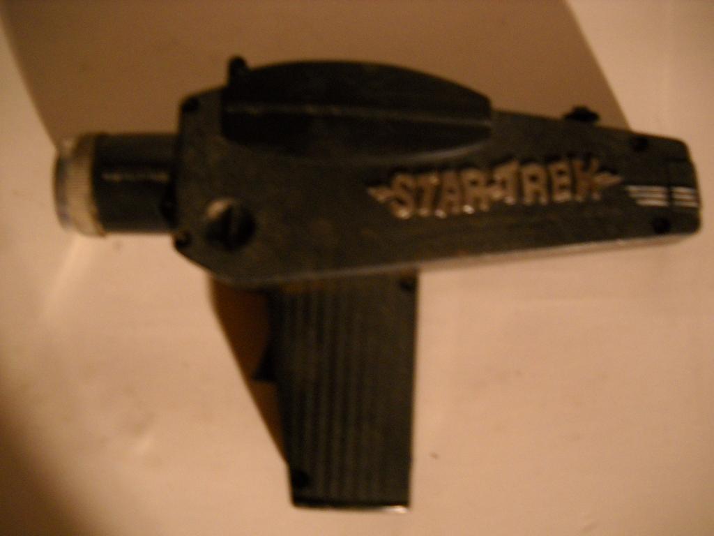 SCI-FI TV TOY COLLECTION: # 2 VINTAGE STAR TREK PHASER GUN