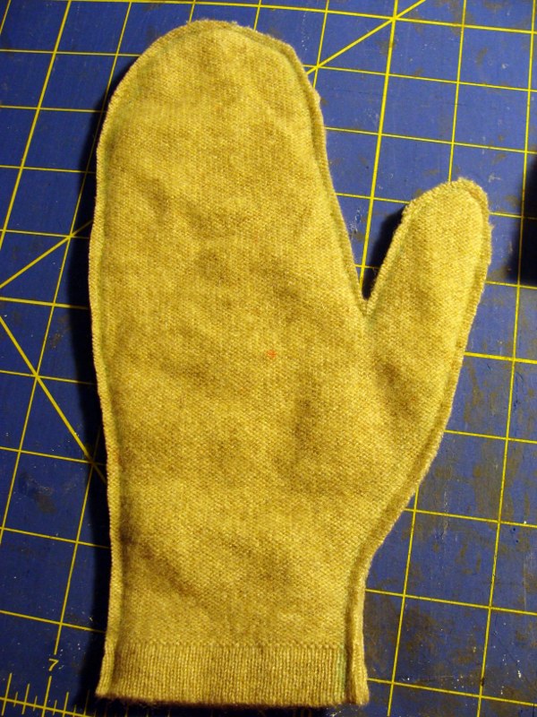 diddle dumpling: Easy Cashmere Hat and Mittens (A tutorial of sorts.)