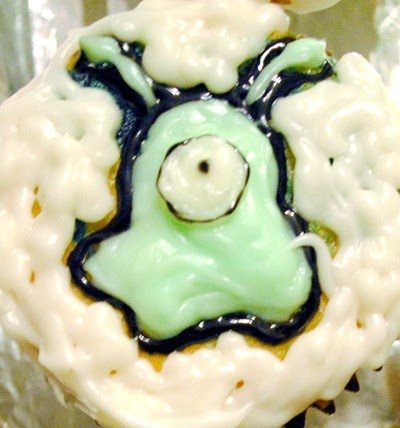 One-Eyed Girl: futurama cake!