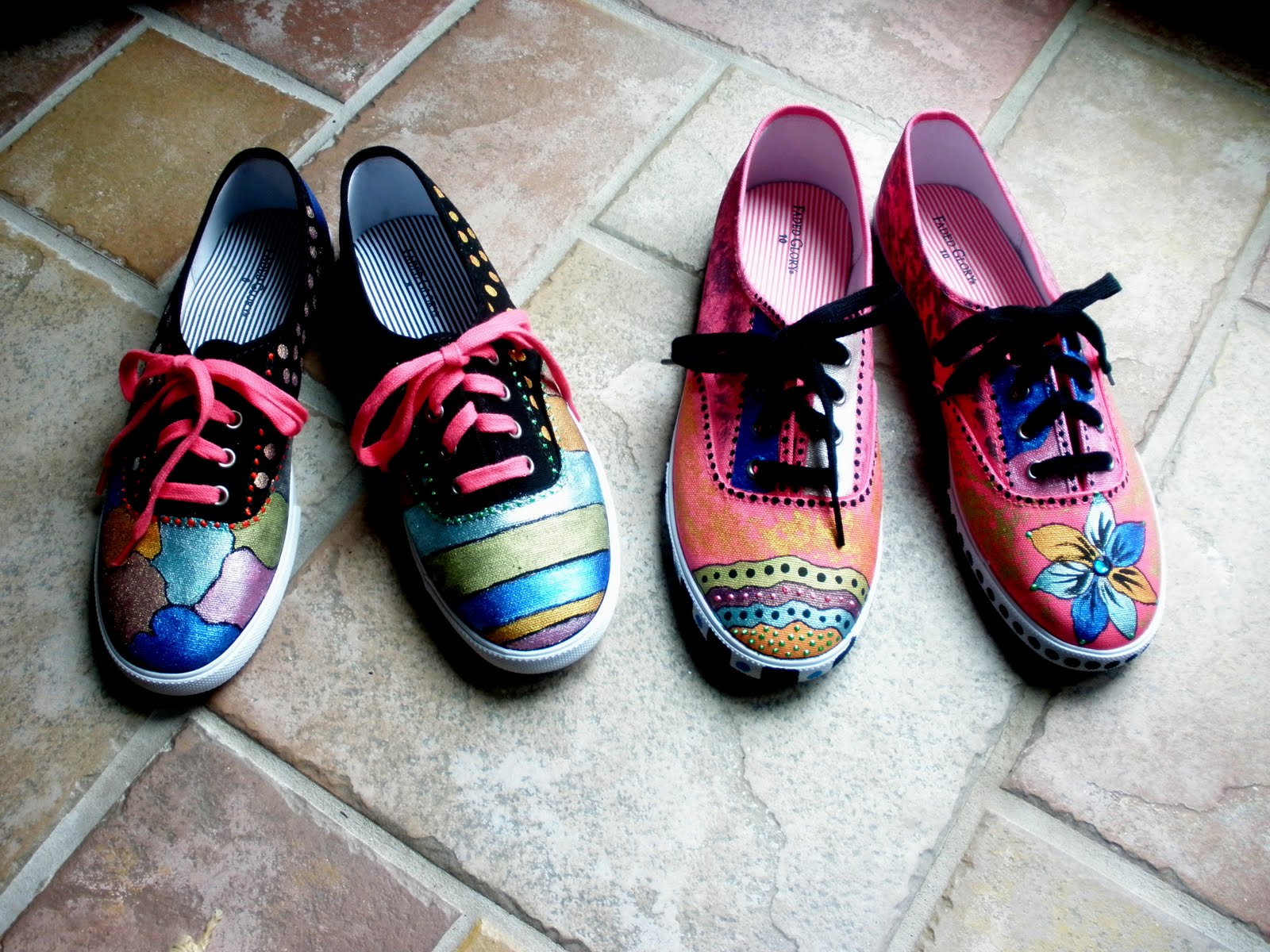 Notes From Straw Mountain Studio: PAINTED SHOES.....