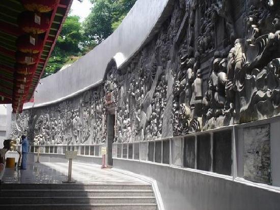 MY TRIP WITH RAY AND VAN: VIHARA SAM PO KONG (GEDONG BATU)