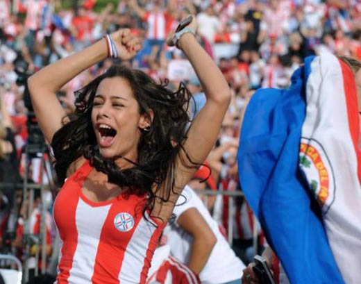 Awesome Picz Beautiful Female Football Fans