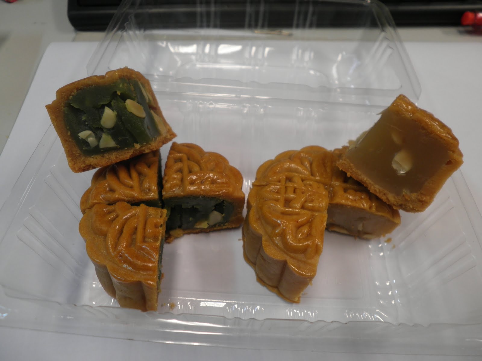 Christine's Kitchen: Traditional baked mooncake