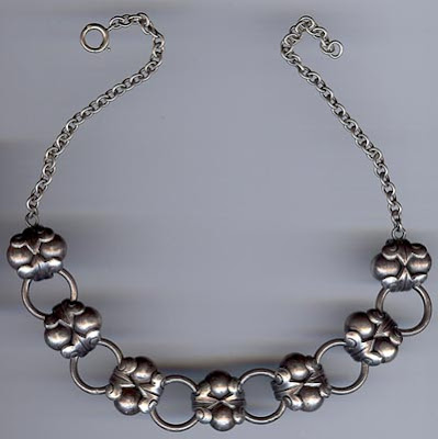 LA NUEVA CARAVANA: COLLARES FAMOSOS