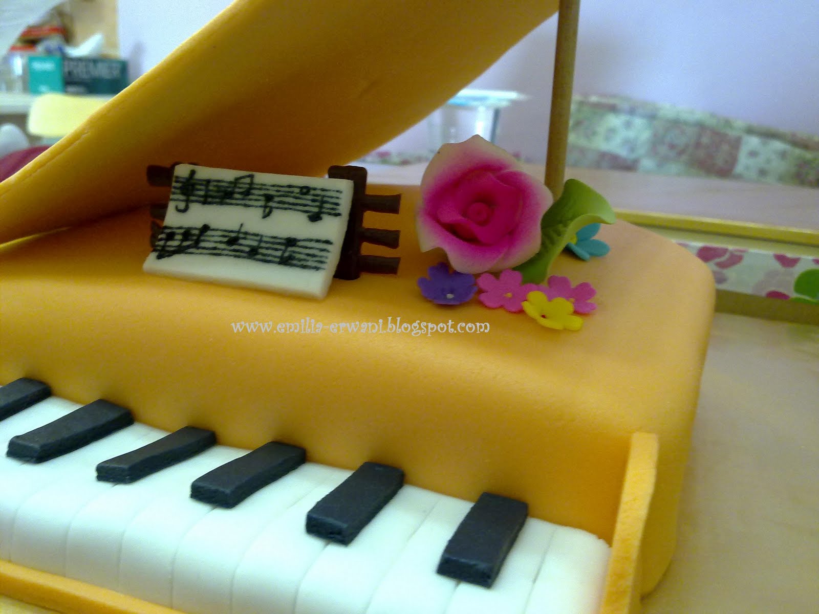 Masterpiece Home-made Cakes: Piano cake