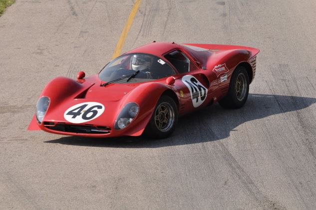 Mundo Automotivo: Replica da Ferrari P4 com motor Alfa Romeo V6